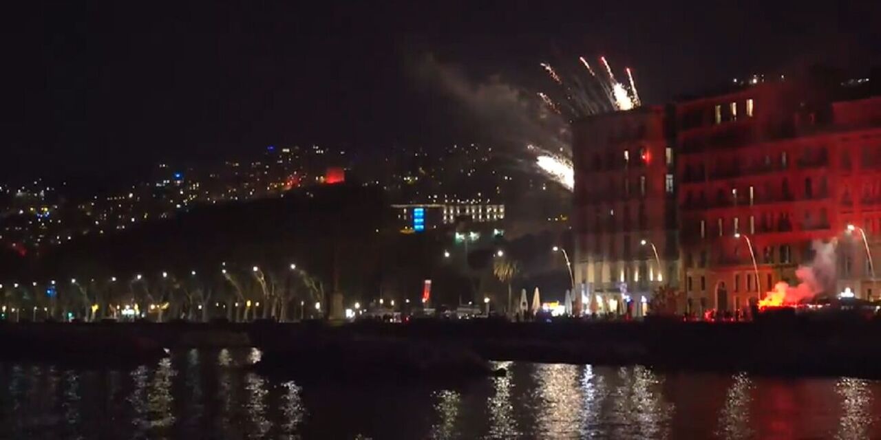 Napoli, tifosi in festa e fuochi spettacolari sul lungomare